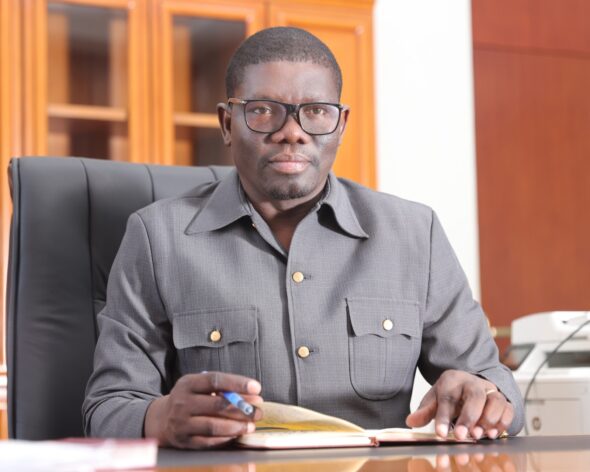 Togo/Distribution des stocks de produits sanguins : le Ministre Tchin ...